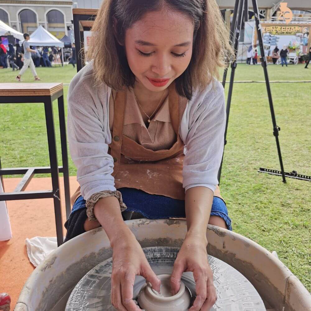 Adult Pottery Wheelthrowing - Zen Ceramic